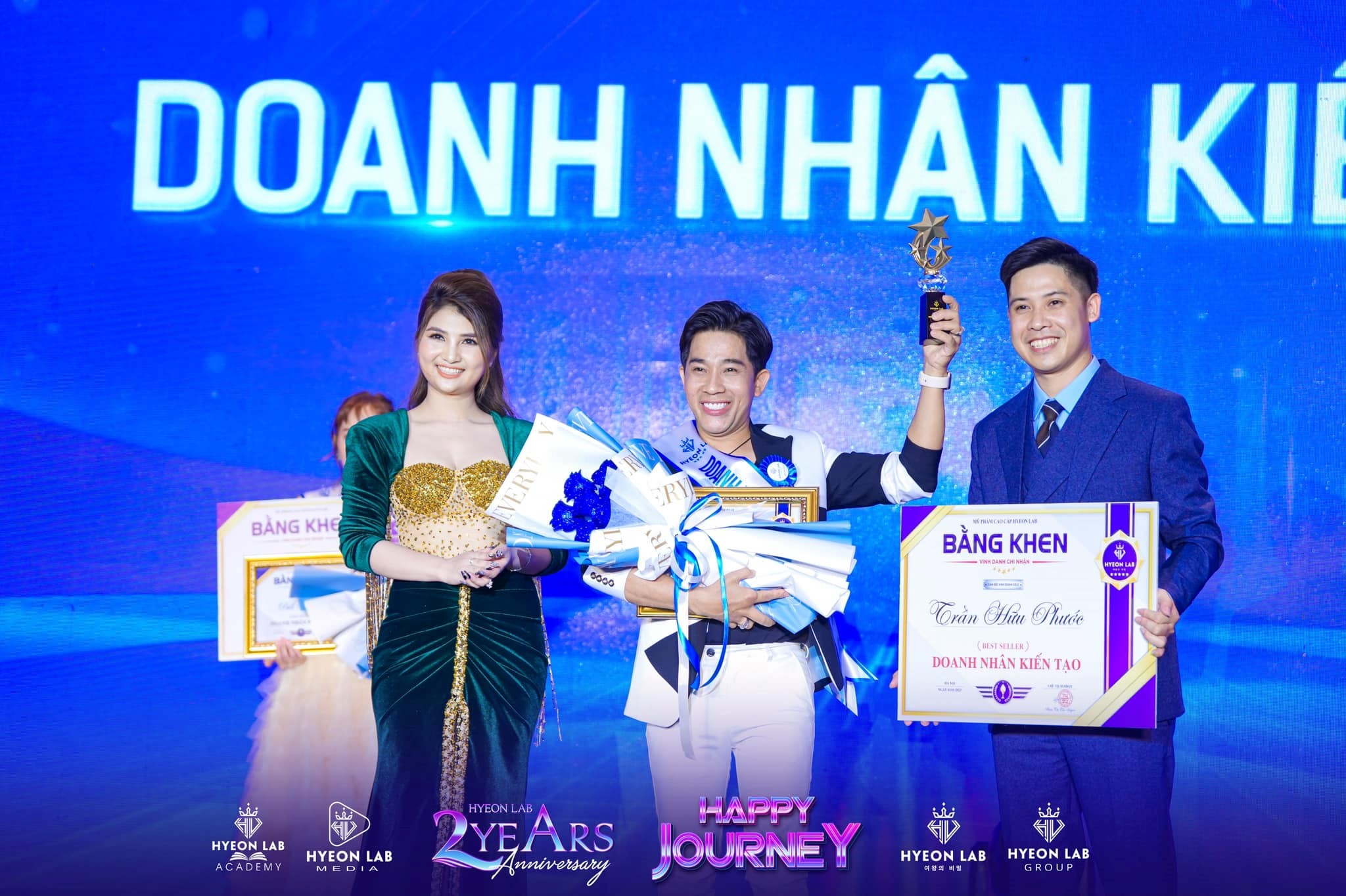 HYEON LAB VINH DANH – HYEON LAB